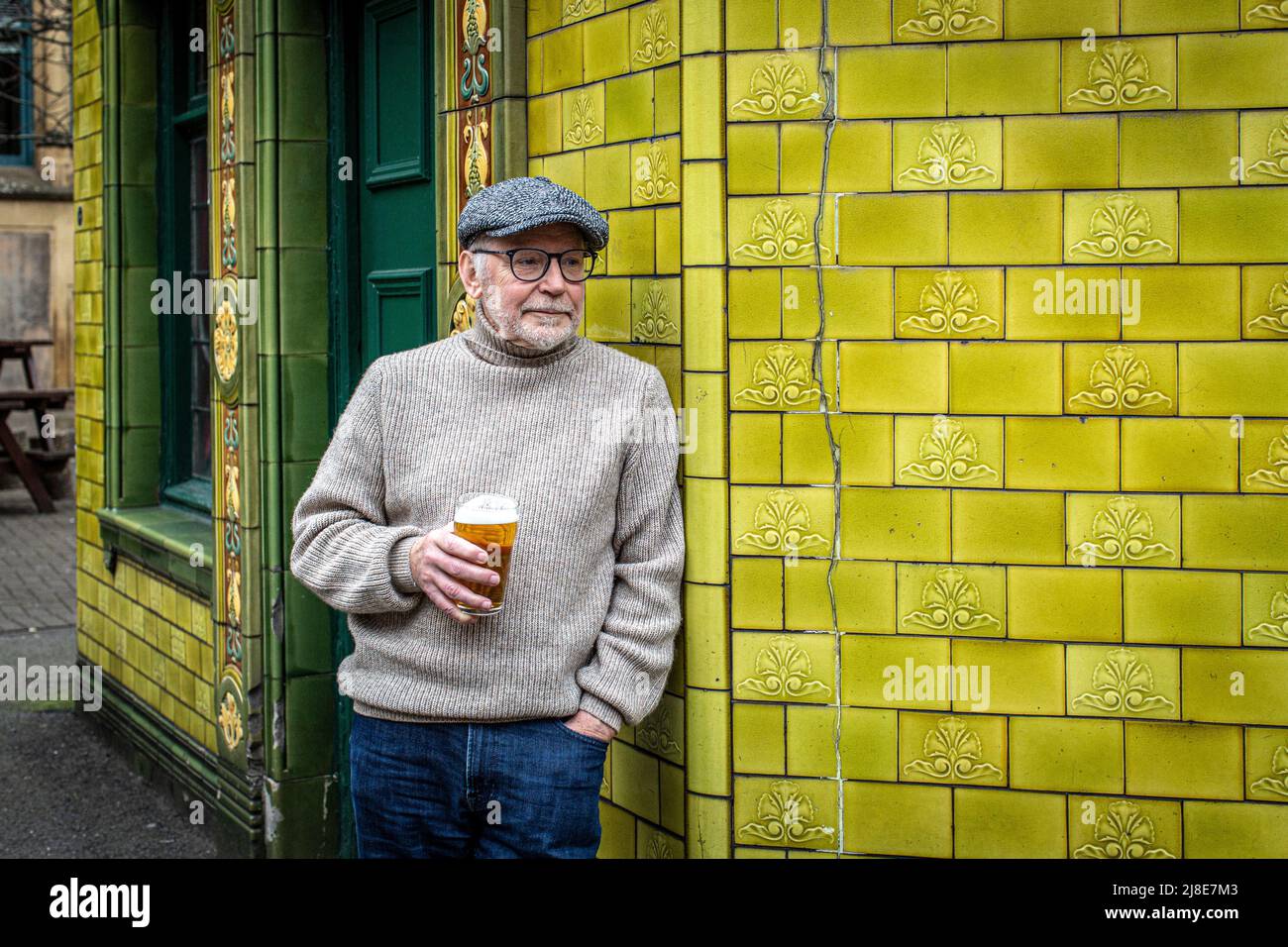 English people pub hi-res stock photography and images - Alamy