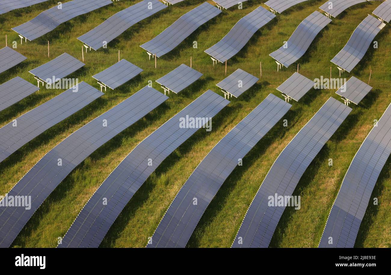 Geroldshausen, Germany. 15th May, 2022. Solar cells of the Moos solar ...