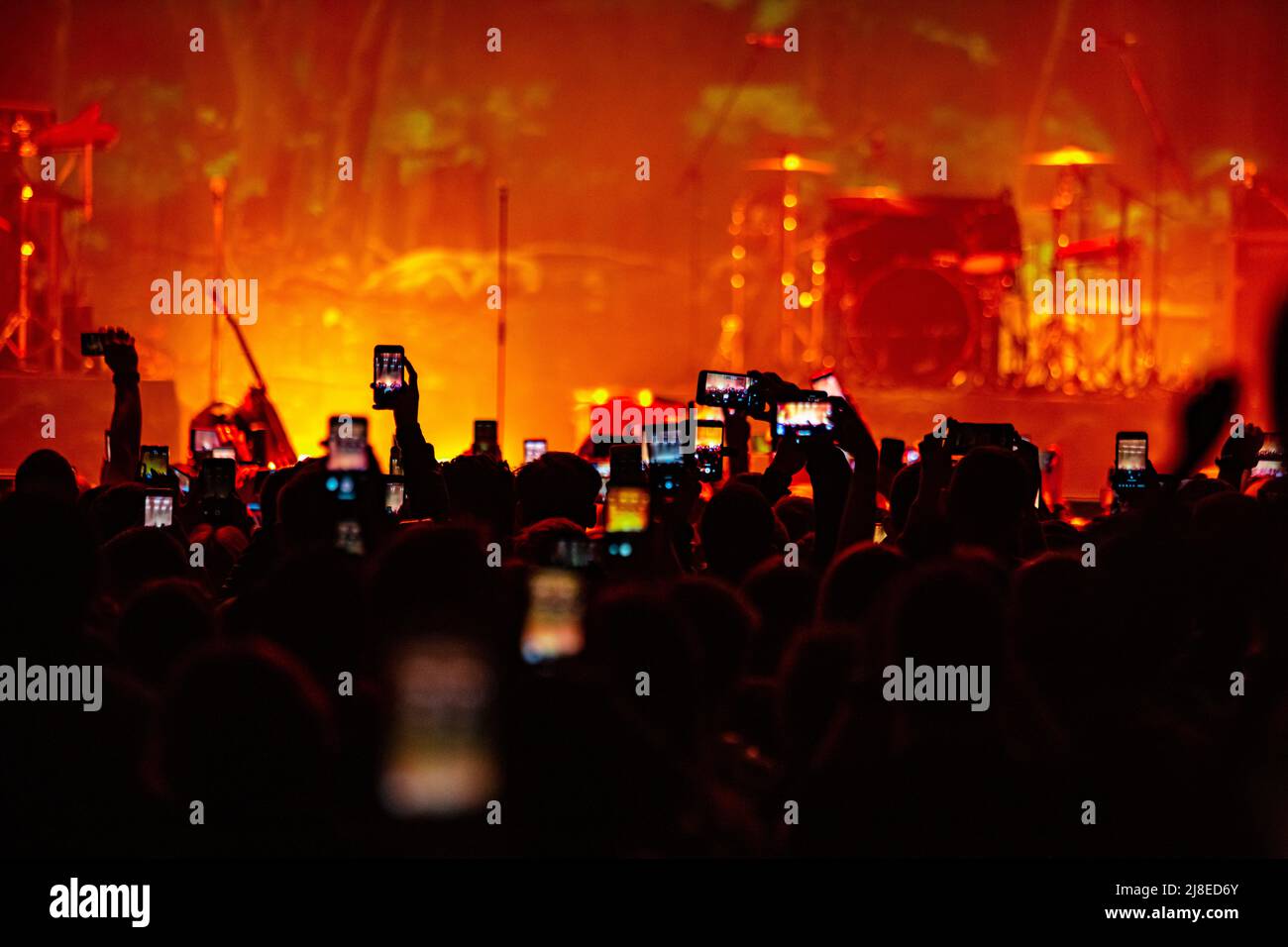 Hands phones on concert hi-res stock photography and images - Alamy