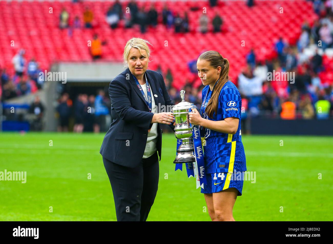 Emma hayes trophy hi-res stock photography and images - Alamy