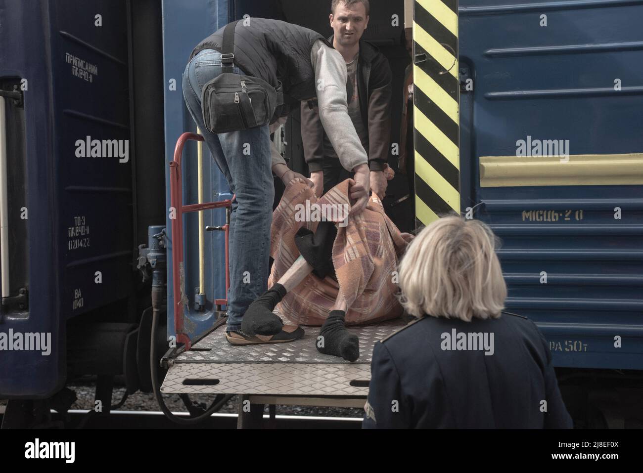 Kramatorks, Ukraine. 15th May, 2022. Volunteers helping a handicaped ...