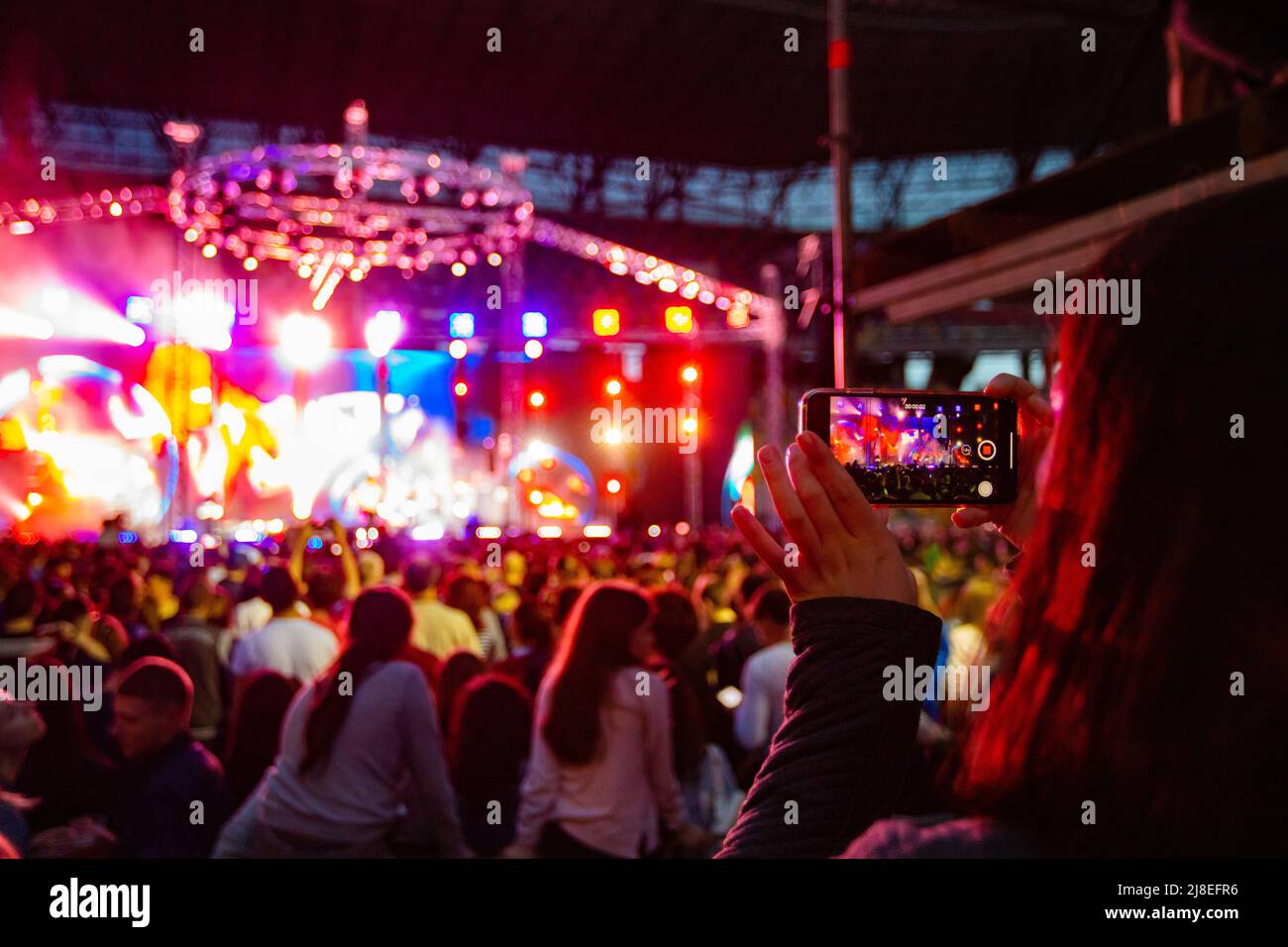 Hands phones on concert hi-res stock photography and images - Alamy