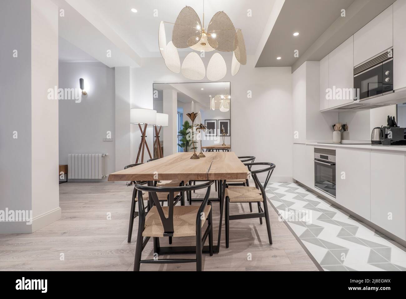 Apartment with single plank dining table, matching black metal chairs ...
