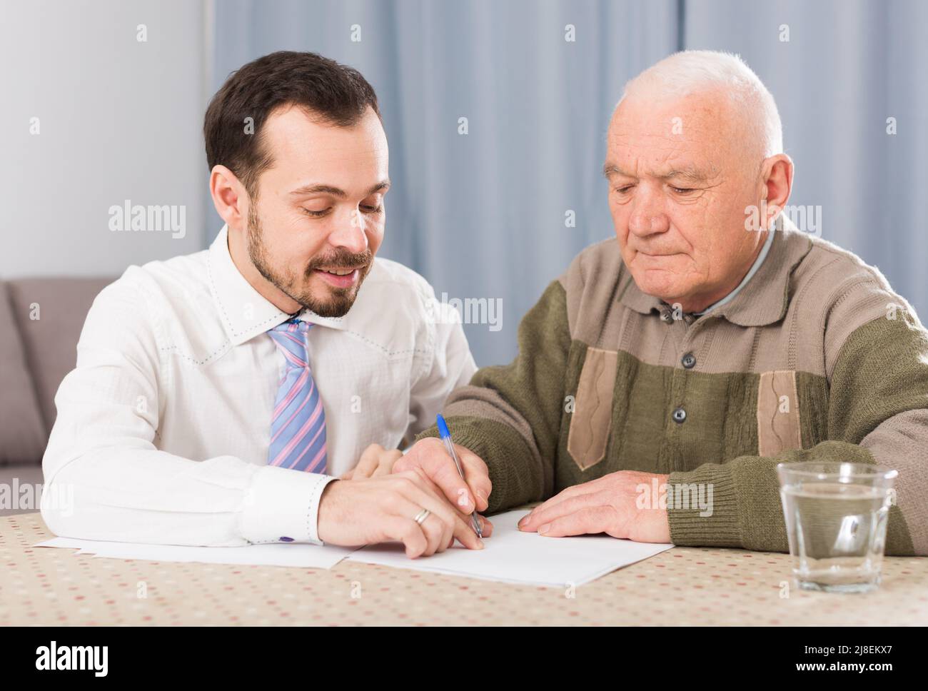 Man signing papers hi-res stock photography and images - Alamy