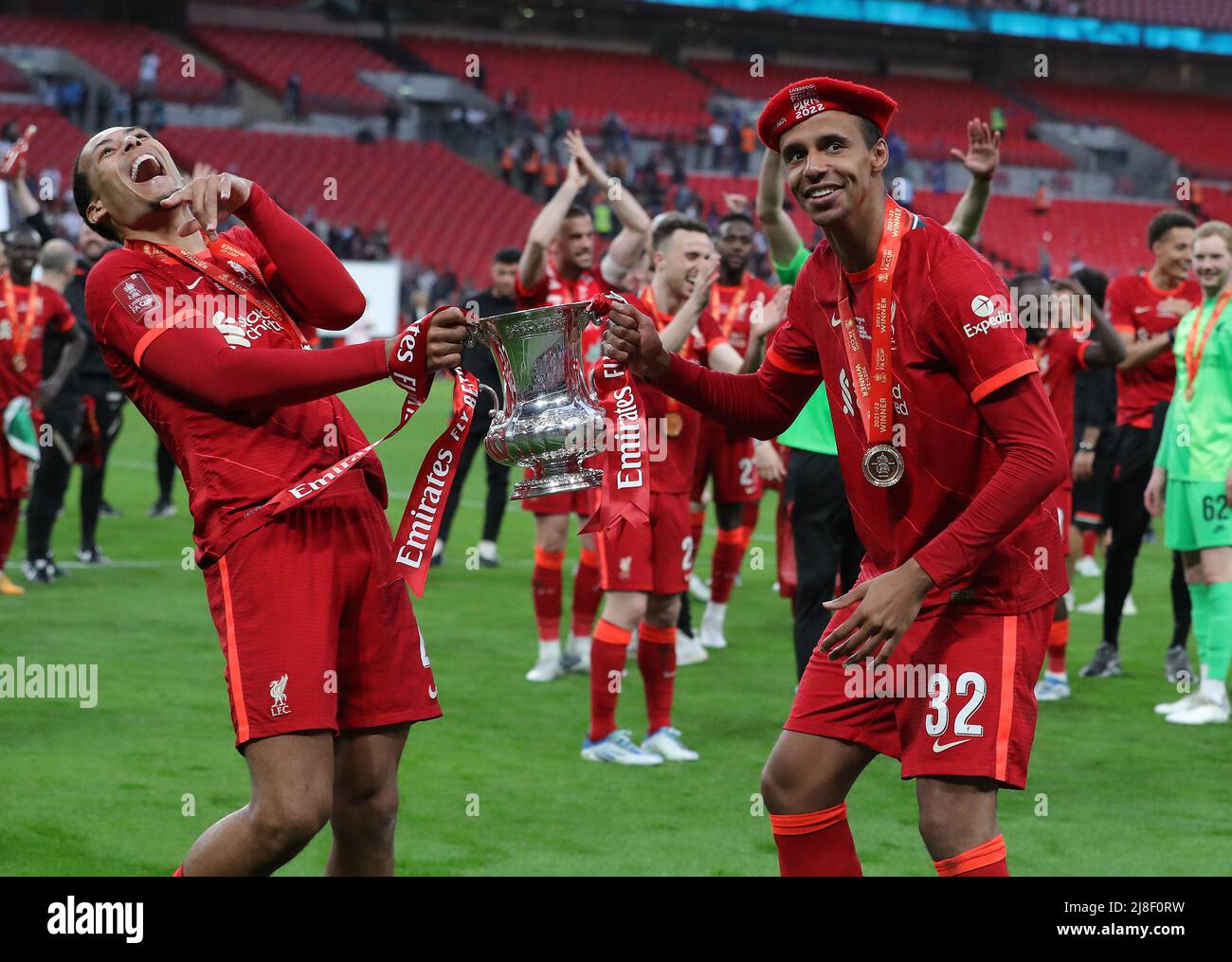 Virgil van dijk trophy hi-res stock photography and images - Alamy