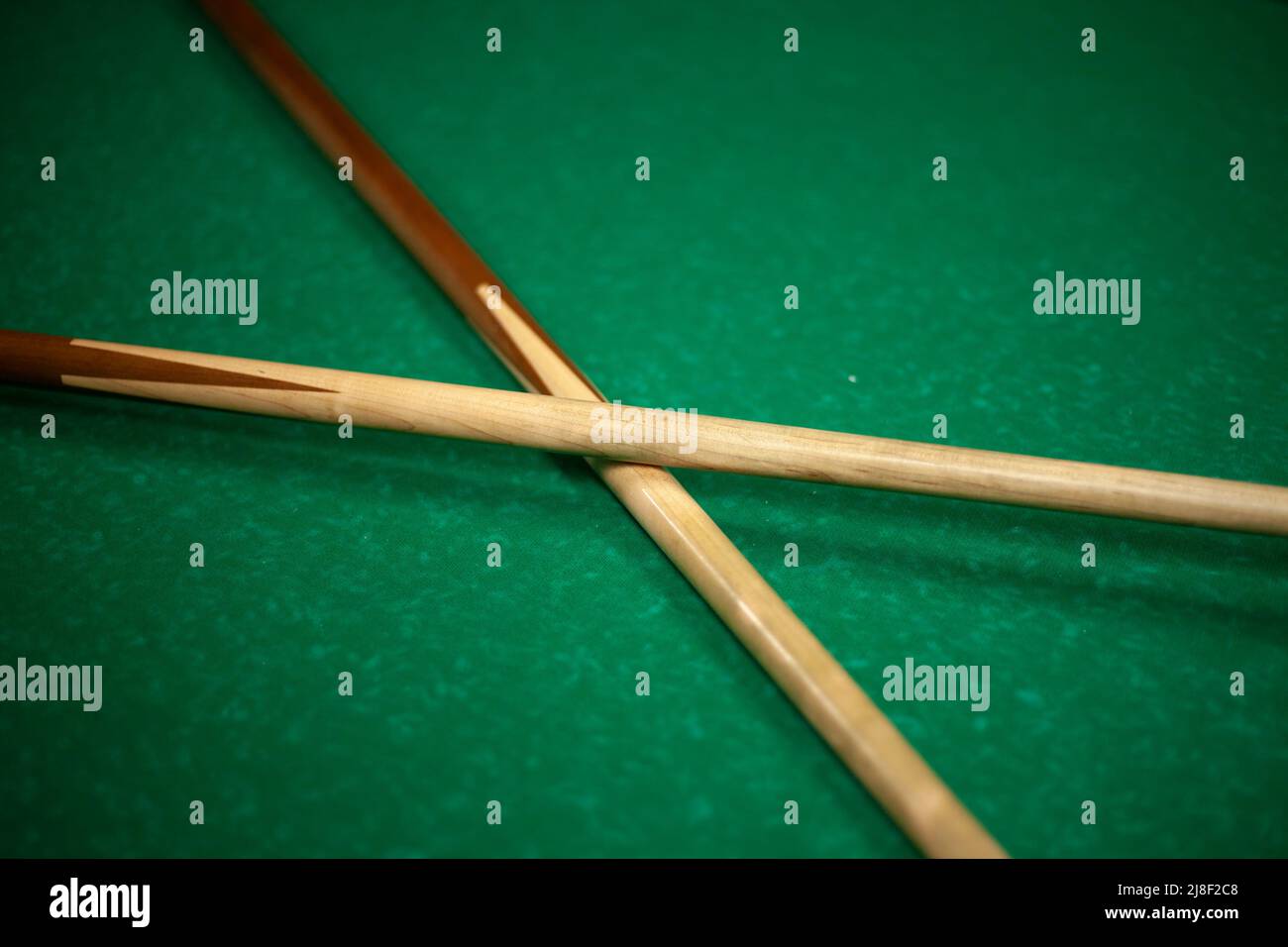 Billiards cue hit hi-res stock photography and images - Alamy