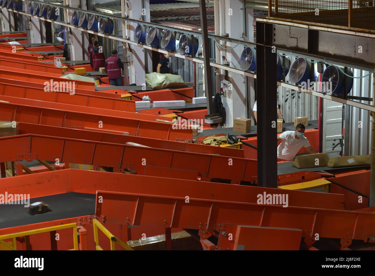China hundreds of workers hi-res stock photography and images - Alamy