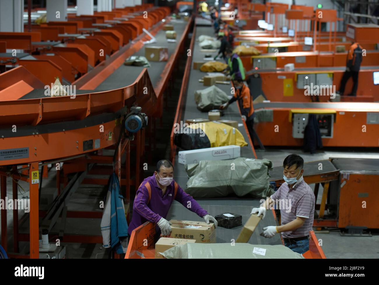 HUAI'AN, CHINA - MAY 14, 2022 - Hundreds of workers work on the ...