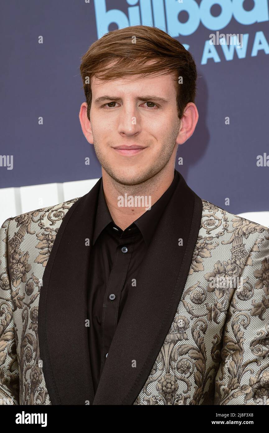 Illenium walking on the red carpet at the 2022 Billboard Music Awards ...