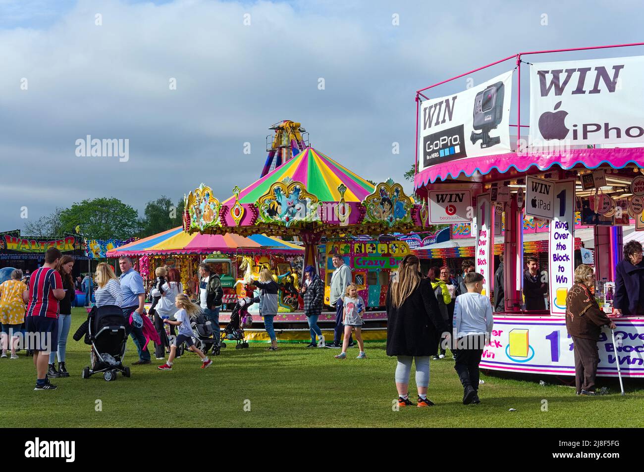 Children enjoying a funfair ride hi-res stock photography and images ...