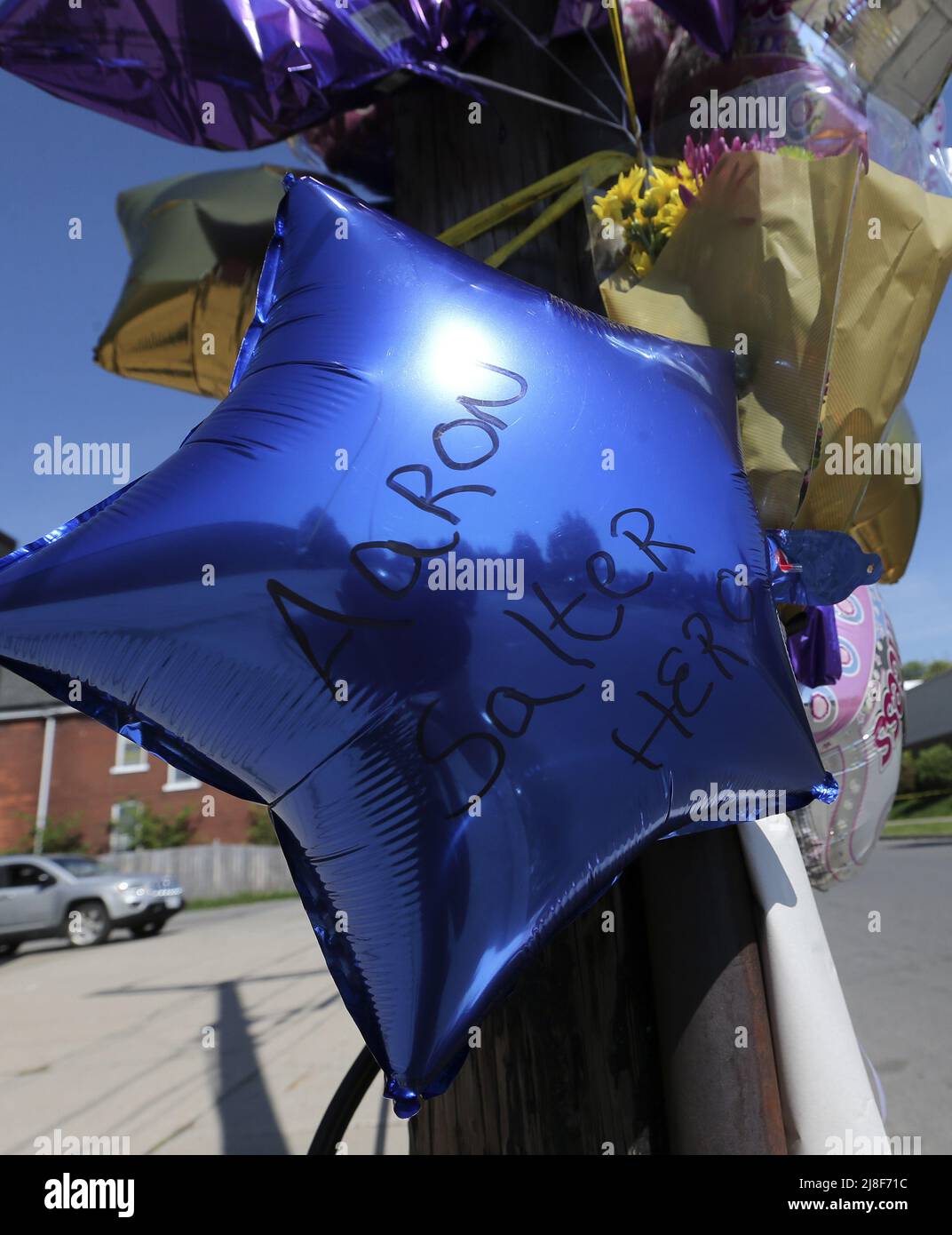 Buffalo, United States. 15th May, 2022. A balloon honors Retired ...