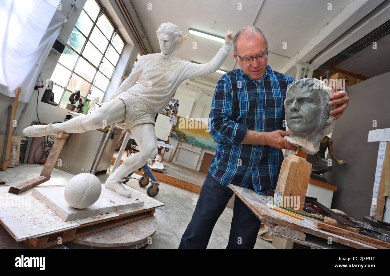 Aschaffenburg, Germany. 04th May, 2022. Herbert Deiss, artist and ...