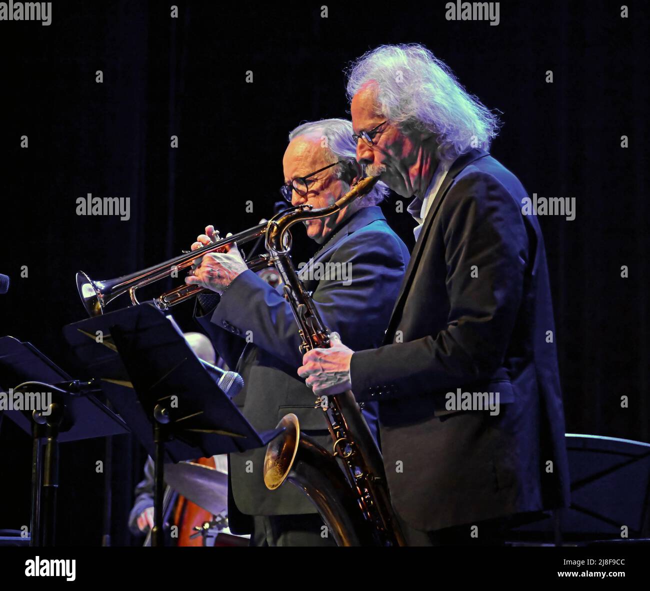 Guitar and saxophone duet hi-res stock photography and images - Alamy