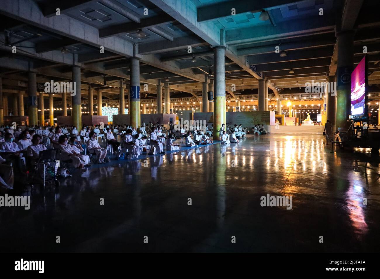 Pathum Thani, Thailand. 15th May, 2022. People meditate during the ...