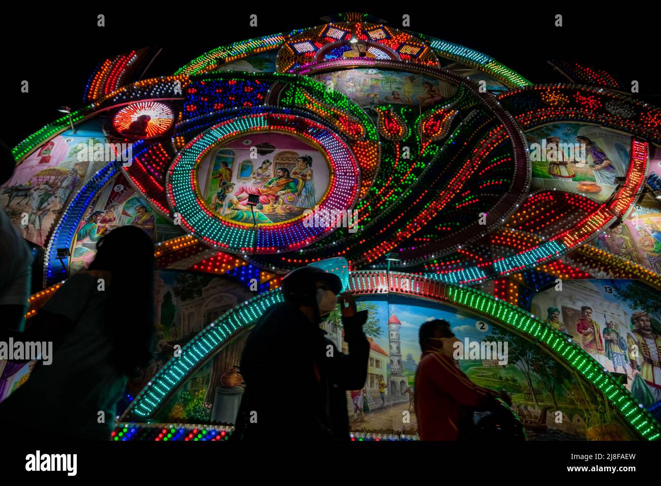 Colombo, Sri Lanka. 15th May, 2022. A view of a giant Vesak day display ...