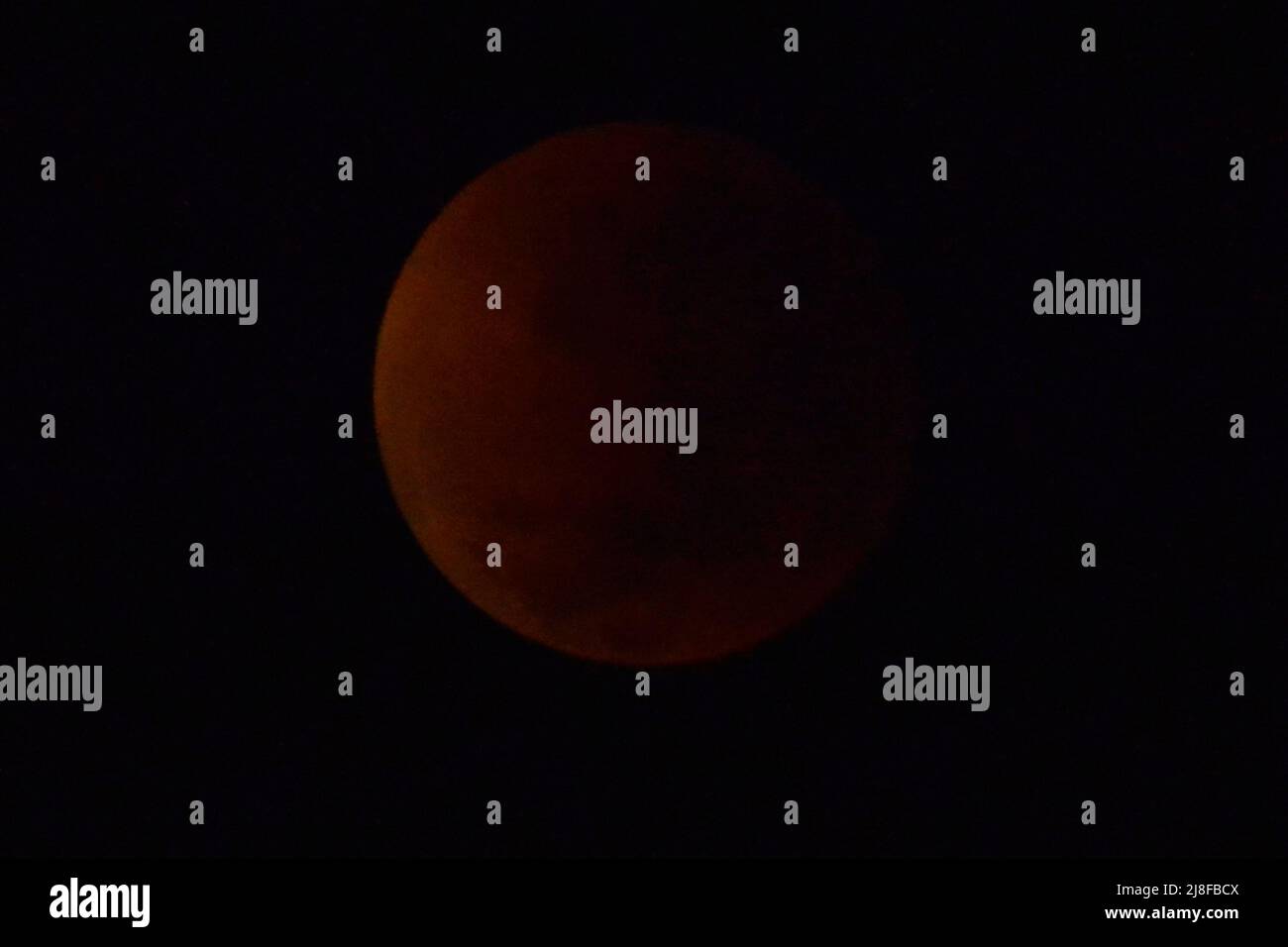 SP - Sao Paulo - 05/16/2022 - LUNAR ECLIPSE 2022 - SAO PAULO - CAPITAL - View of the Moon from ...