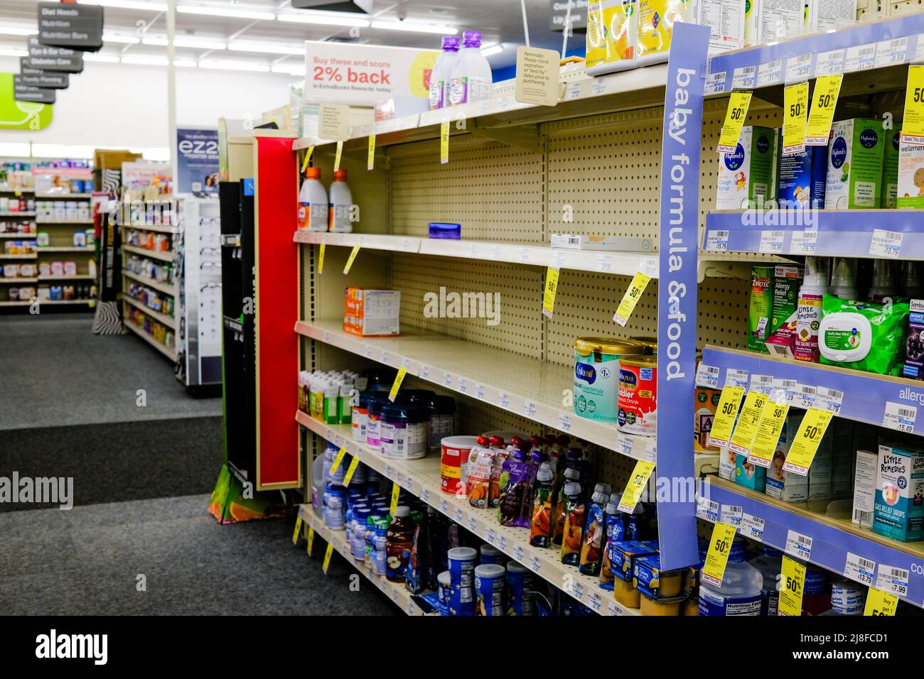 Cvs shelves hi-res stock photography and images - Alamy
