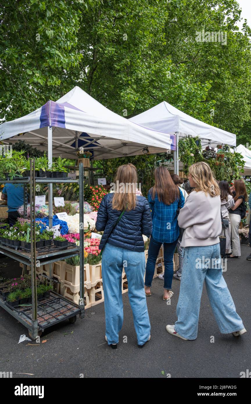 Street flower market stalls hi-res stock photography and images - Alamy