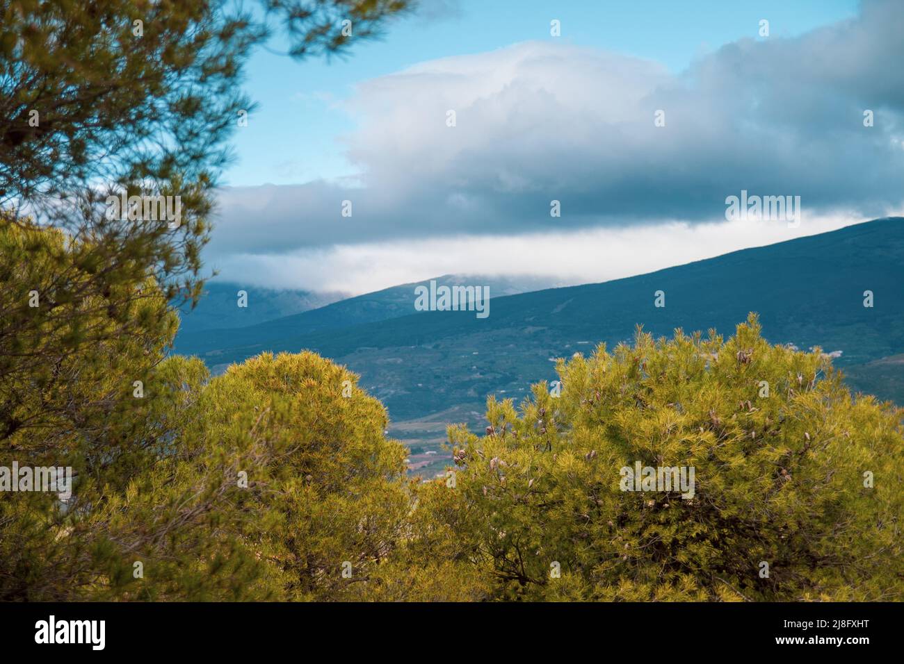 Sierra Nevada mountains from a distance Stock Photo - Alamy