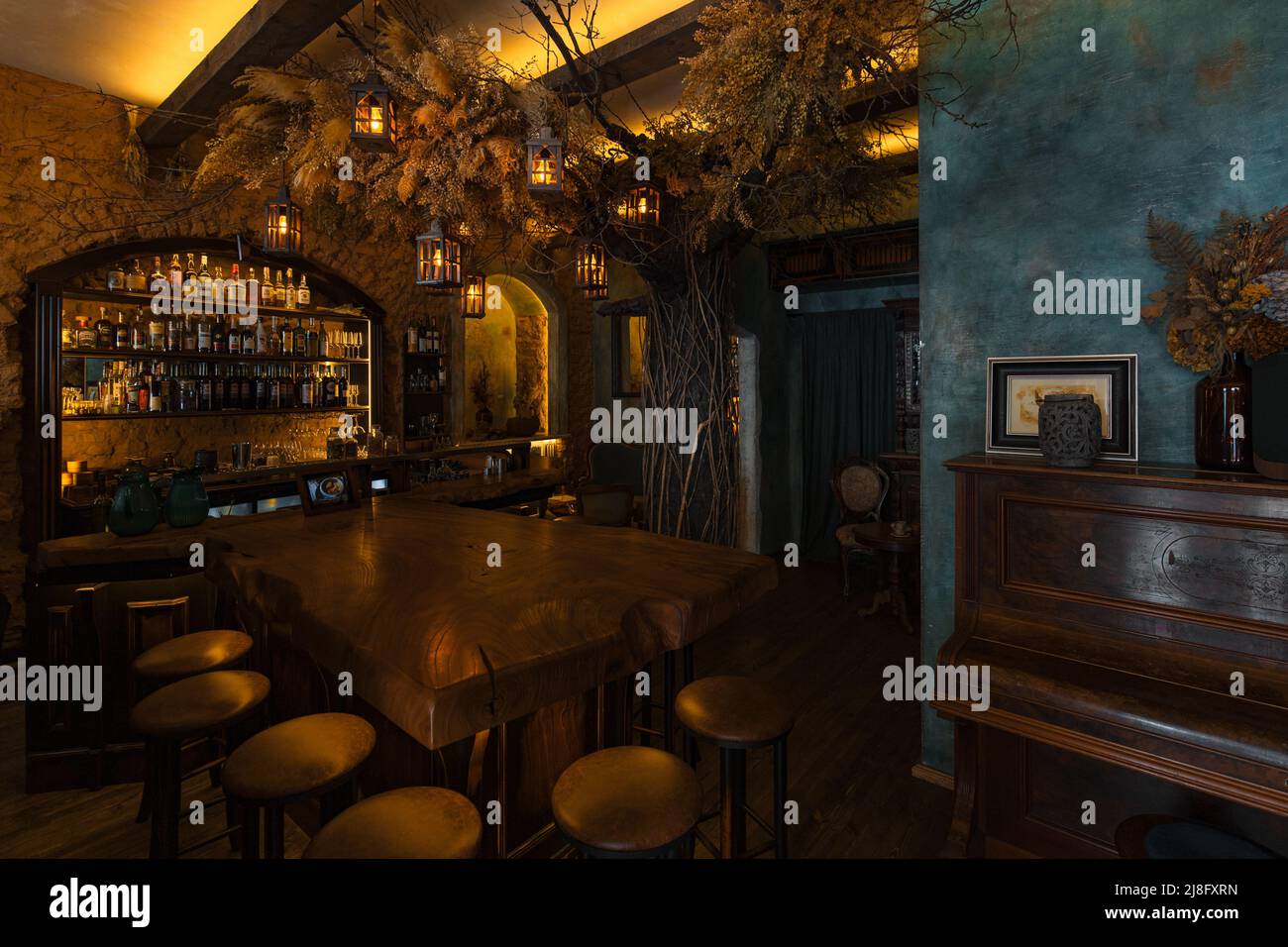 Rome tree bar hi-res stock photography and images - Alamy