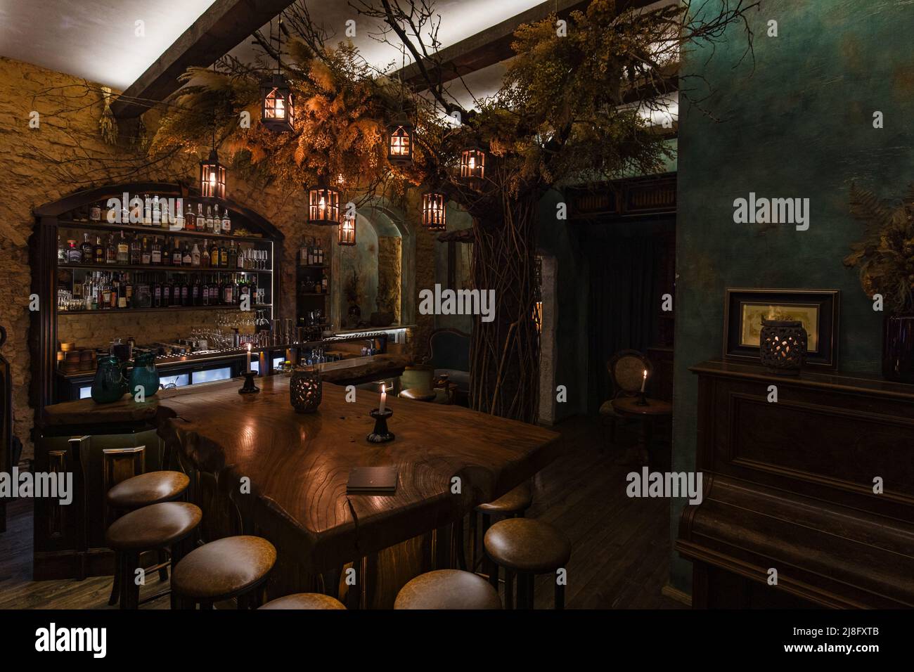 Rome tree bar hi-res stock photography and images - Alamy