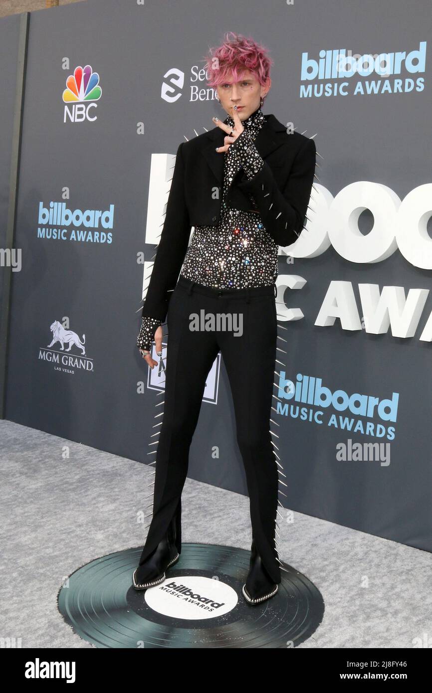 LOS ANGELES - MAY 15: Machine Gun Kelly at the 2022 Billboard Music ...