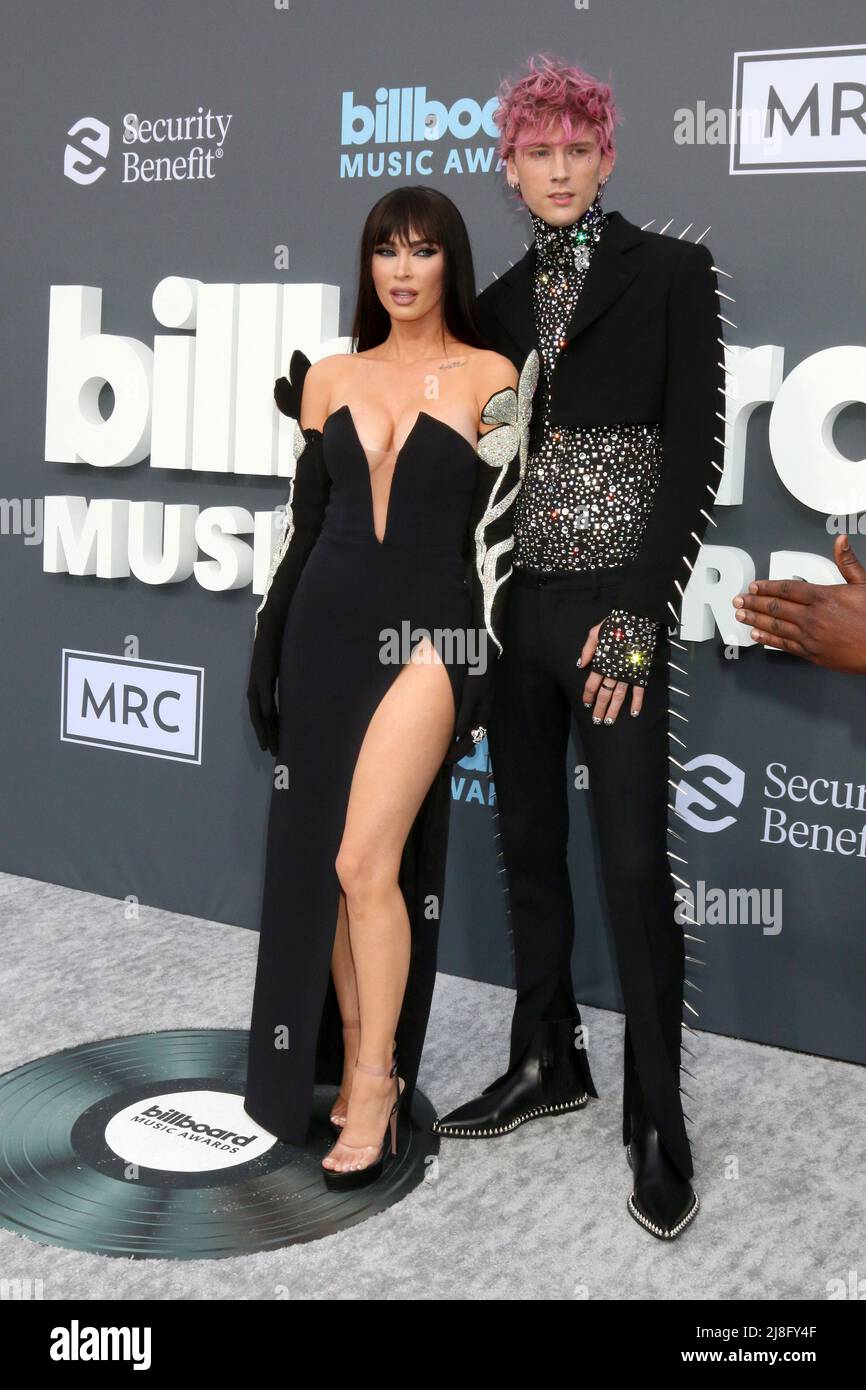 LOS ANGELES - MAY 15: Megan Fox, Machine Gun Kelly at the 2022 Billboard Music Awards at MGM ...