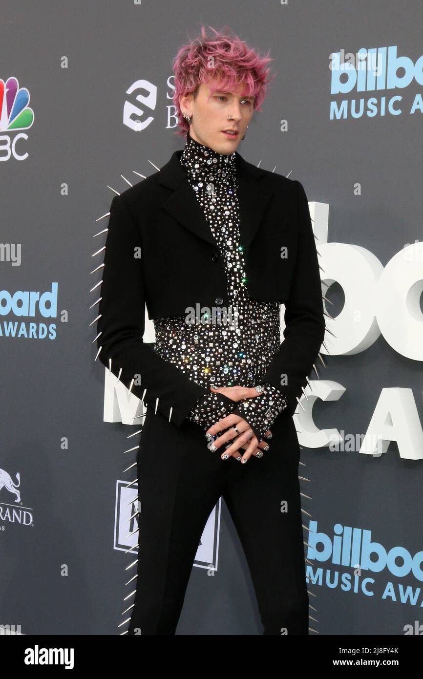 LOS ANGELES - MAY 15: Machine Gun Kelly at the 2022 Billboard Music ...
