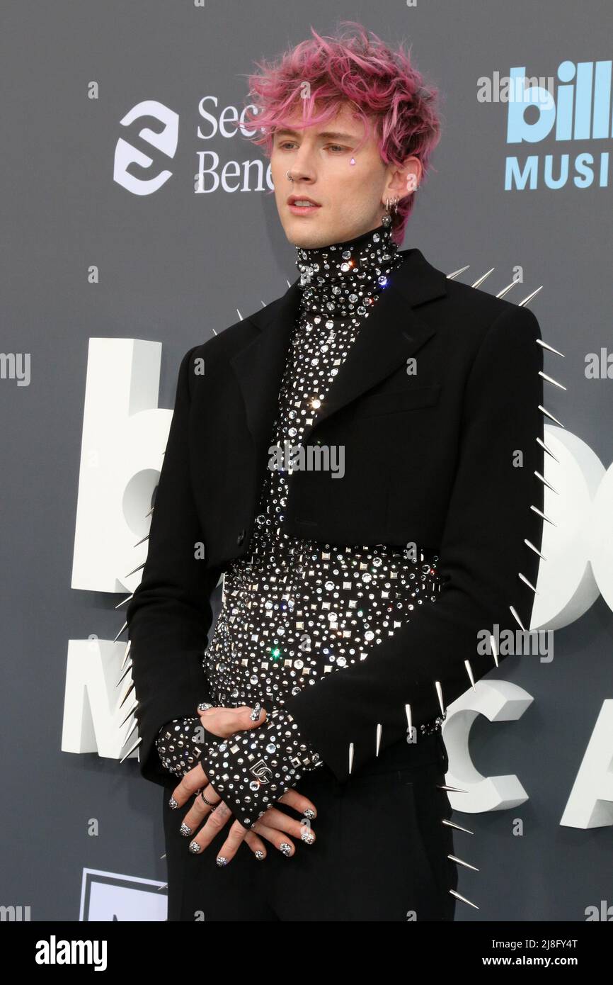 LOS ANGELES - MAY 15: Machine Gun Kelly at the 2022 Billboard Music ...