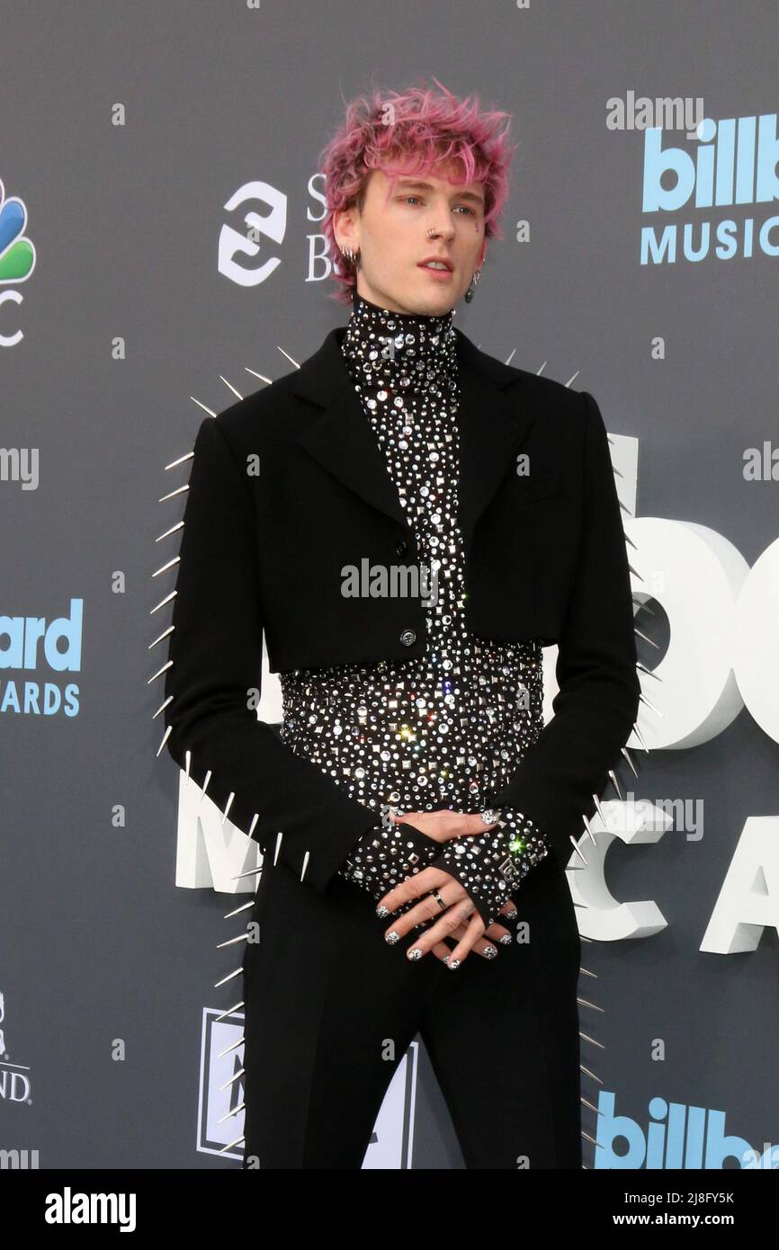 LOS ANGELES - MAY 15: Machine Gun Kelly at the 2022 Billboard Music ...