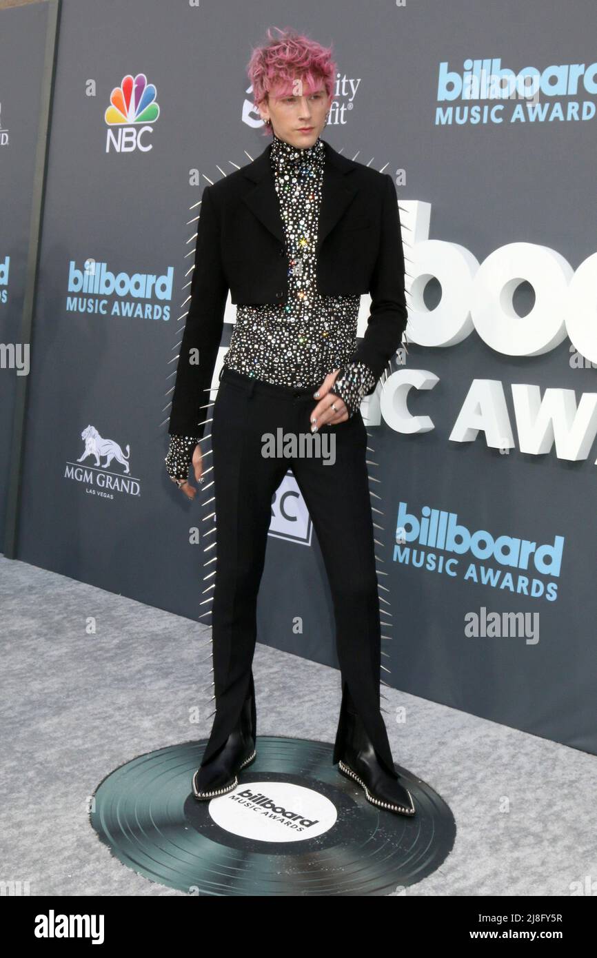 LOS ANGELES - MAY 15: Machine Gun Kelly at the 2022 Billboard Music ...