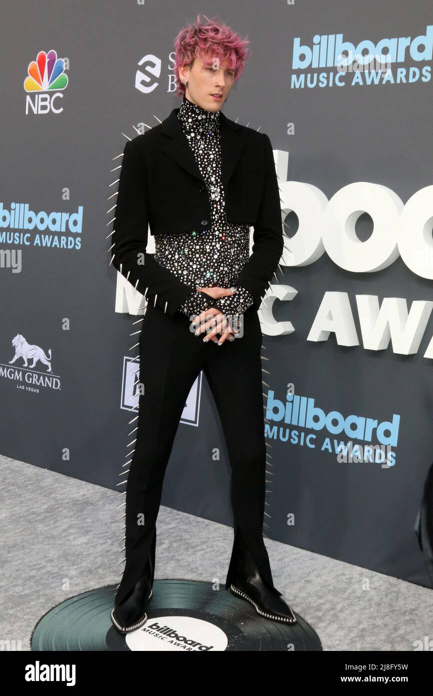 LOS ANGELES - MAY 15: Machine Gun Kelly at the 2022 Billboard Music ...