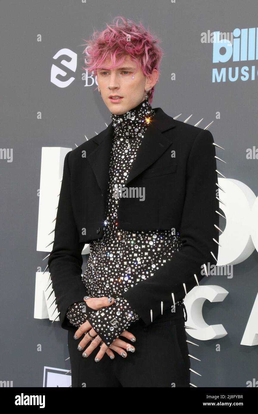 LOS ANGELES - MAY 15: Machine Gun Kelly at the 2022 Billboard Music ...