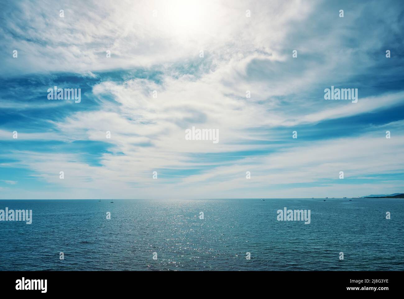 Ocean surface sun hi-res stock photography and images - Alamy