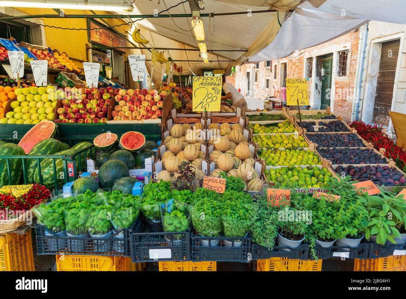 Selection of green grocery and vegetables on the market in Venice, Italy Stock Photo - Alamy