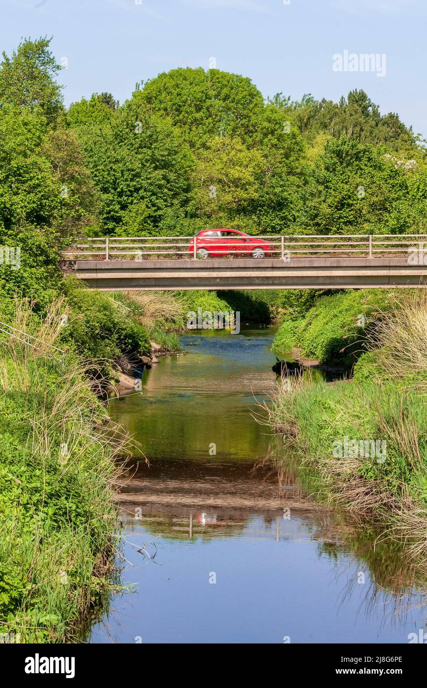 road bridge over Sankey Brook in Sankey Valley Park, Warringon Stock ...