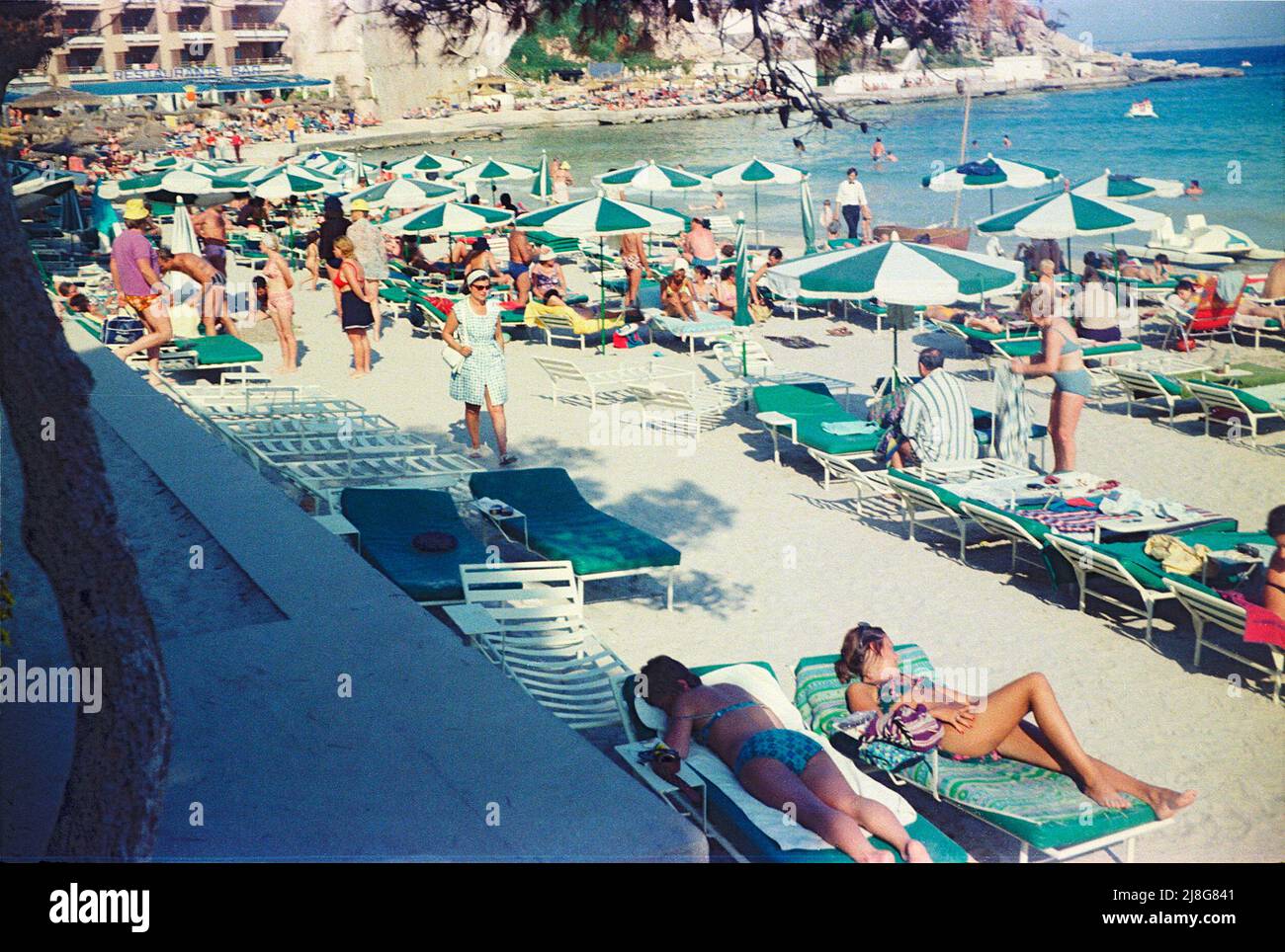 1970s sunbathers hi-res stock photography and images - Alamy