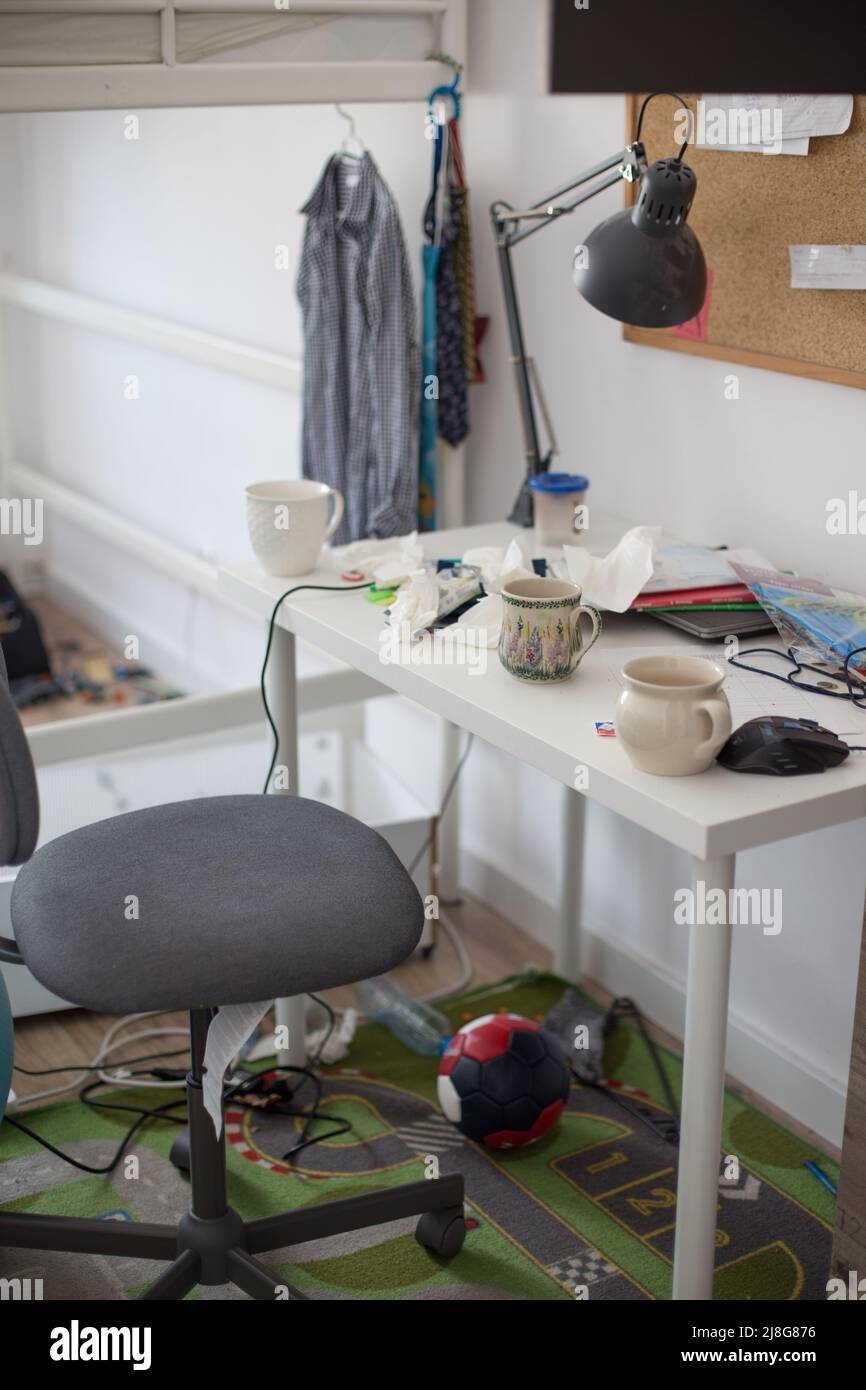 Untidy room hi-res stock photography and images - Alamy