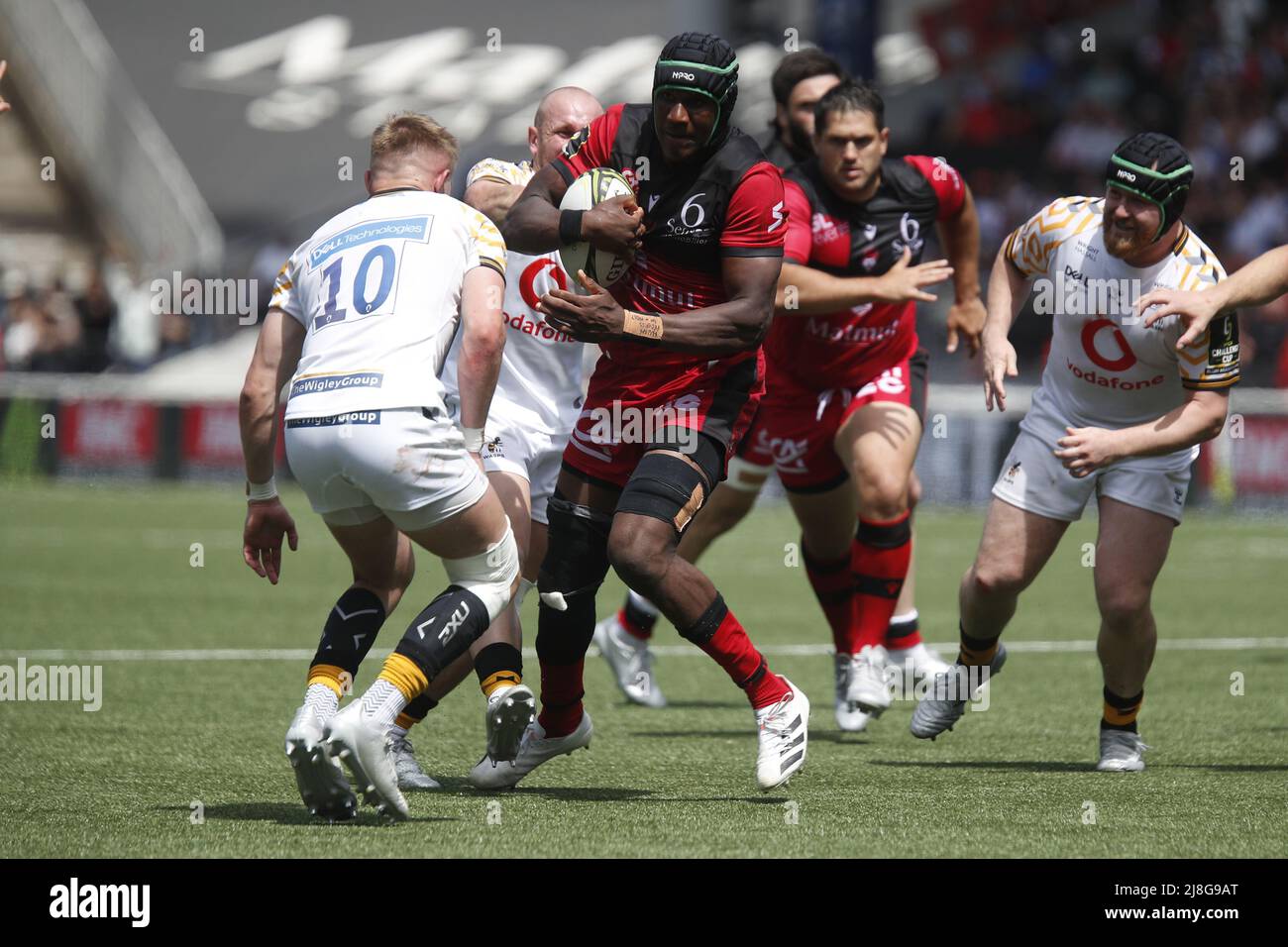 Joel KPOKU of Lyon and Charlie ATKINSON of Wasps and Dan ROBSON of ...