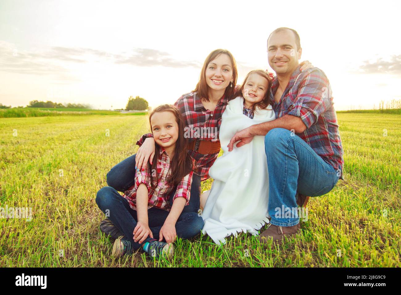 Family in the field hi-res stock photography and images - Alamy