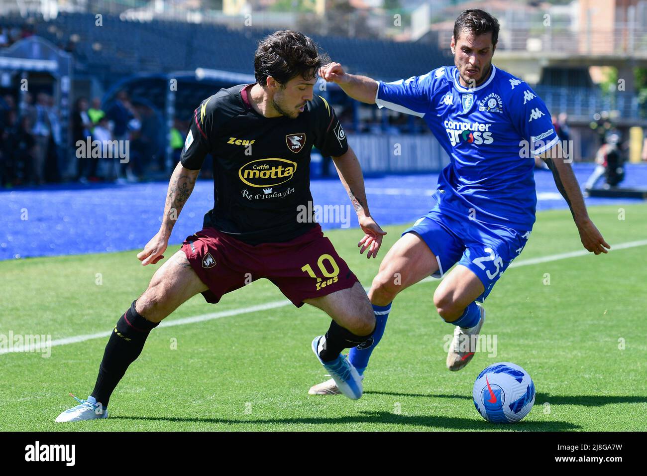Simone Verdi (US Salernitana) and Filippo Bandinelli (Empoli FC) during ...