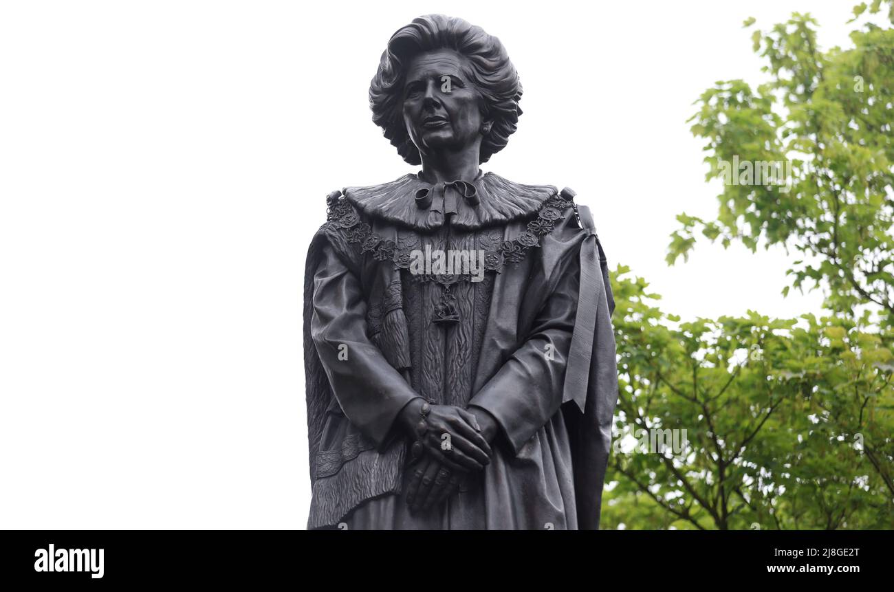Margaret thatcher statue grantham hi-res stock photography and images ...