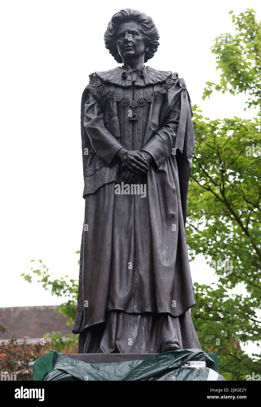 Margaret thatcher statue grantham hi-res stock photography and images ...