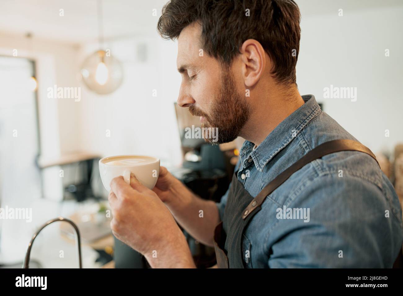 Woman smelling coffee beans hi-res stock photography and images - Alamy