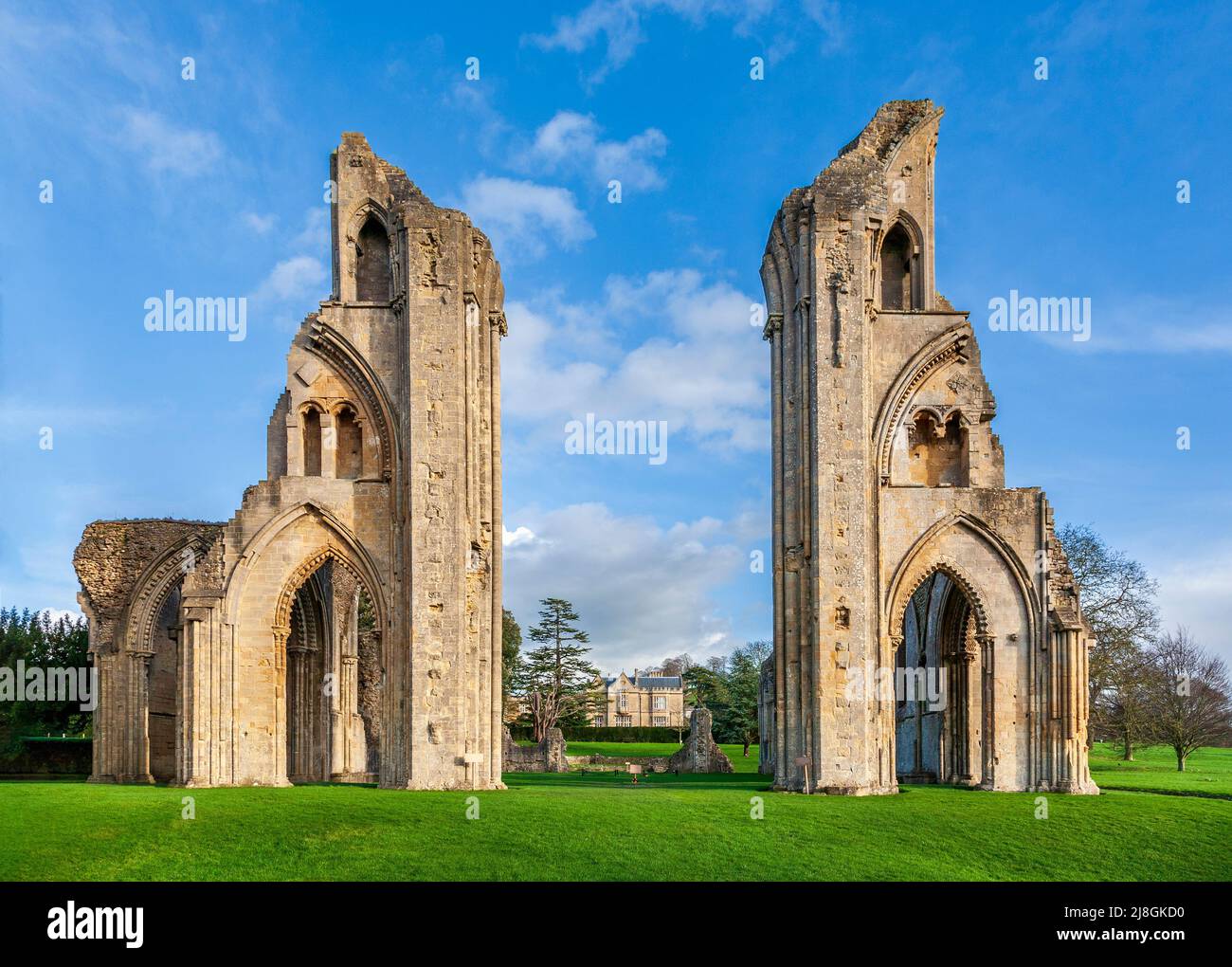 The ruined arches of Glastonbury Abbey, Glastonbury, England Stock ...