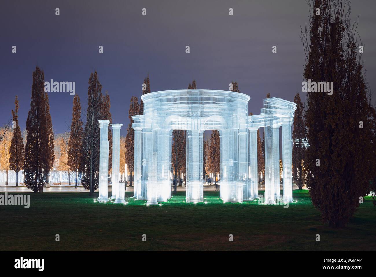 Pathway lighting in a garden hi-res stock photography and images - Alamy