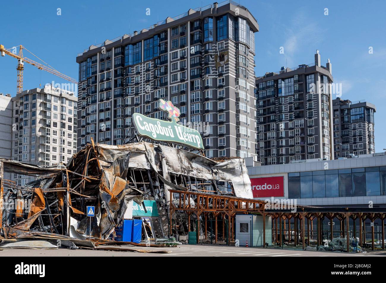 Bucha, Kyiv Oblast, Ukraine. 15th May, 2022. A shopping center building ...