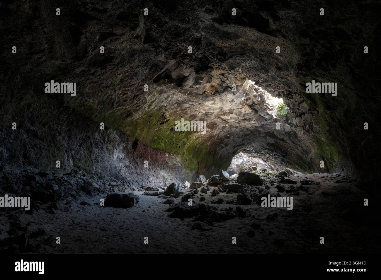 Derrick cave hi-res stock photography and images - Alamy