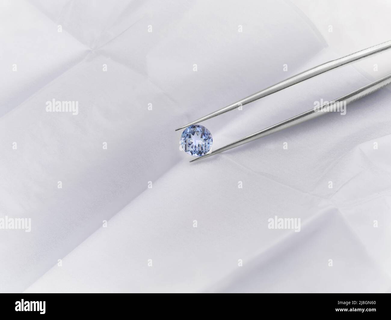 Blue tweezers hi-res stock photography and images - Alamy
