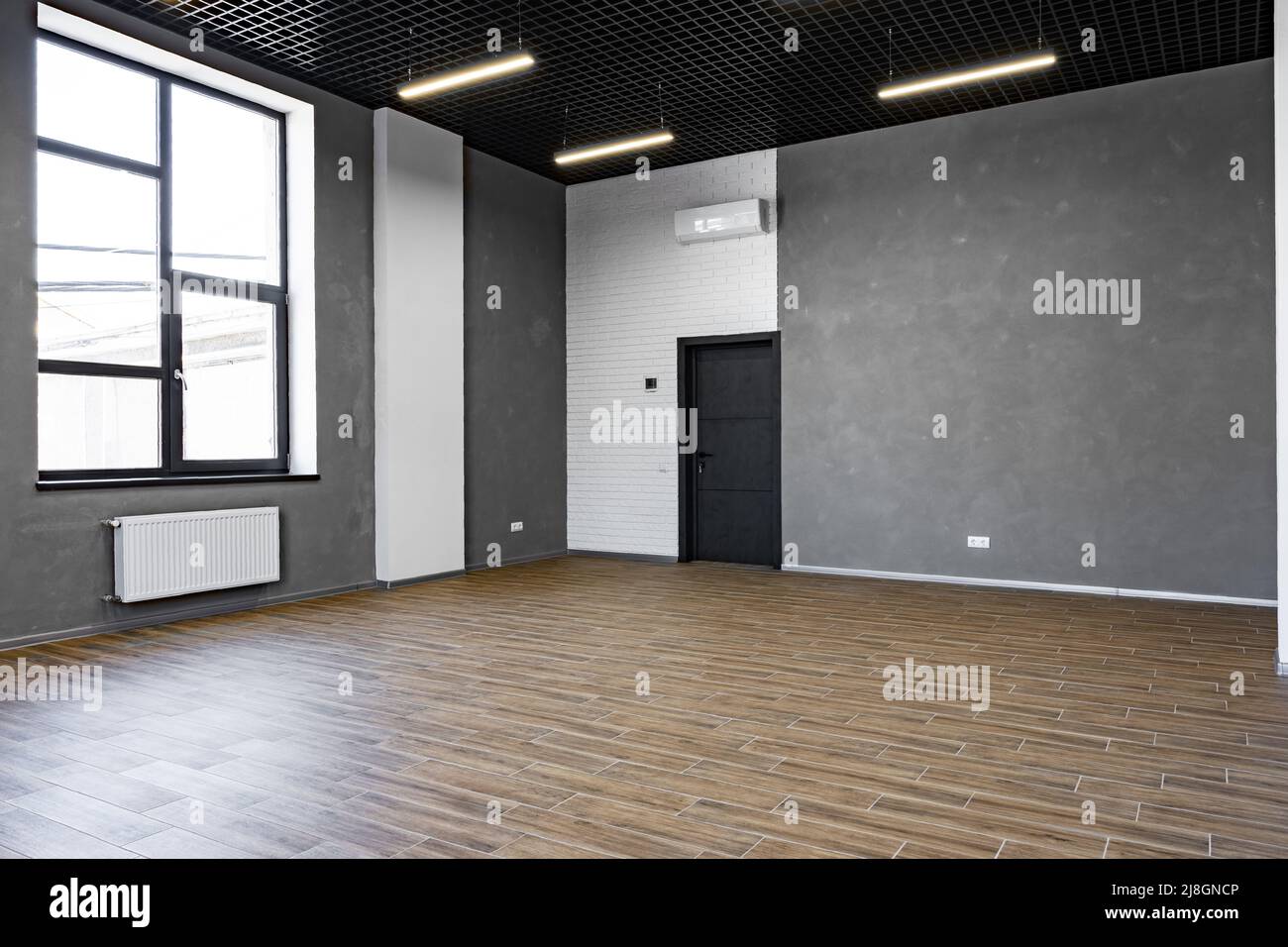 Empty open space office room with window Stock Photo - Alamy